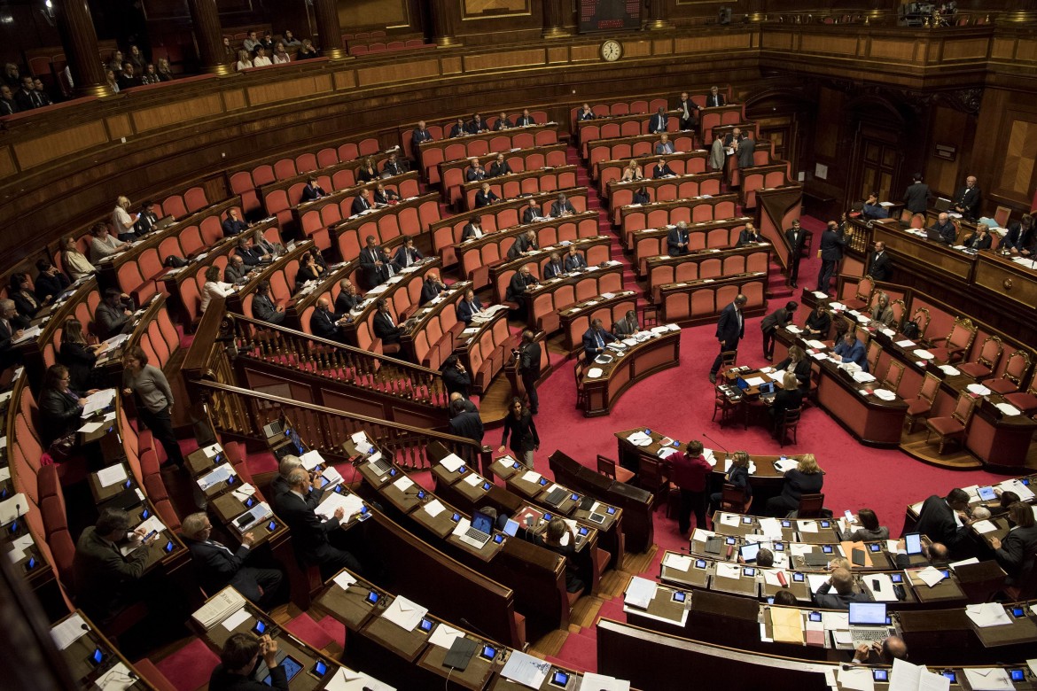 Il senato si aggiorna, la camera no | il manifesto