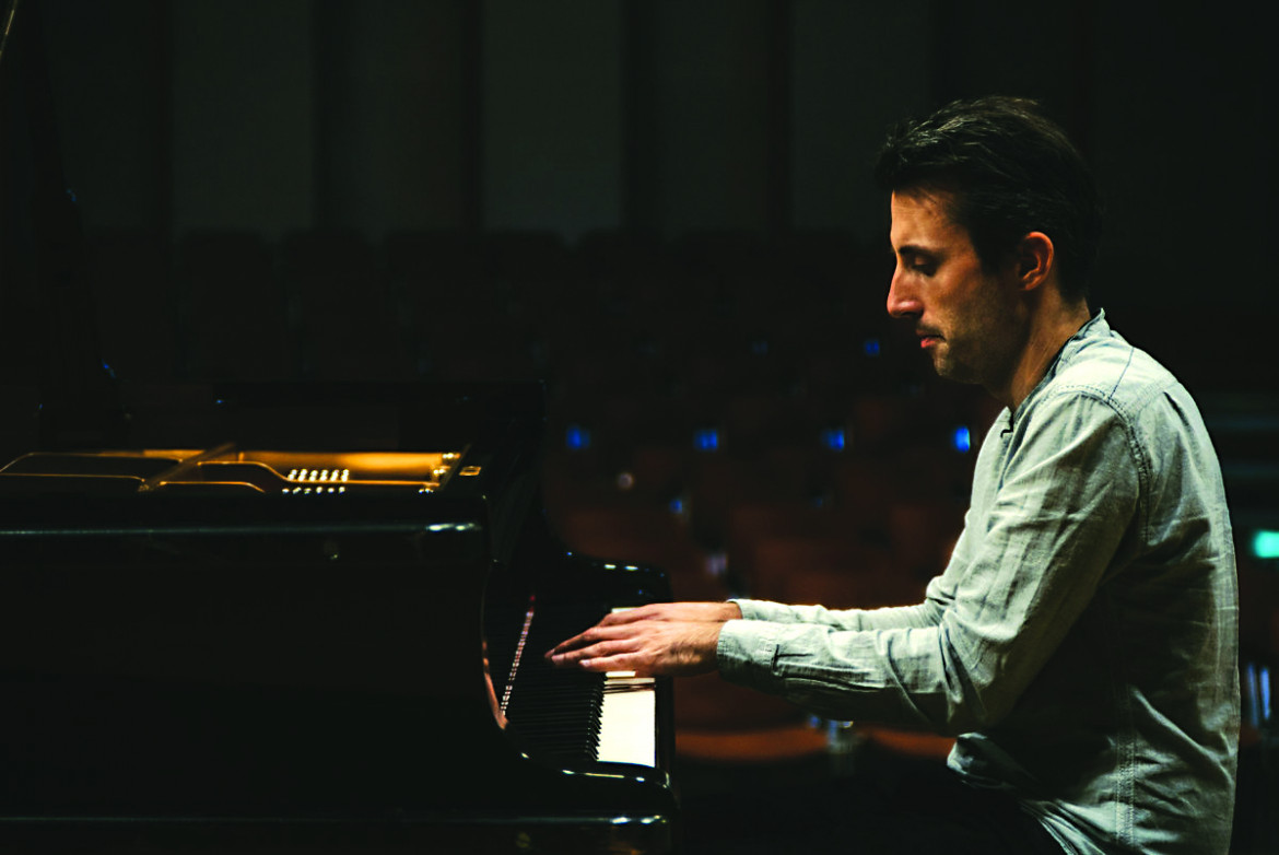 Alexander Hawkins, il gusto eclettico del folletto del jazz | il manifesto