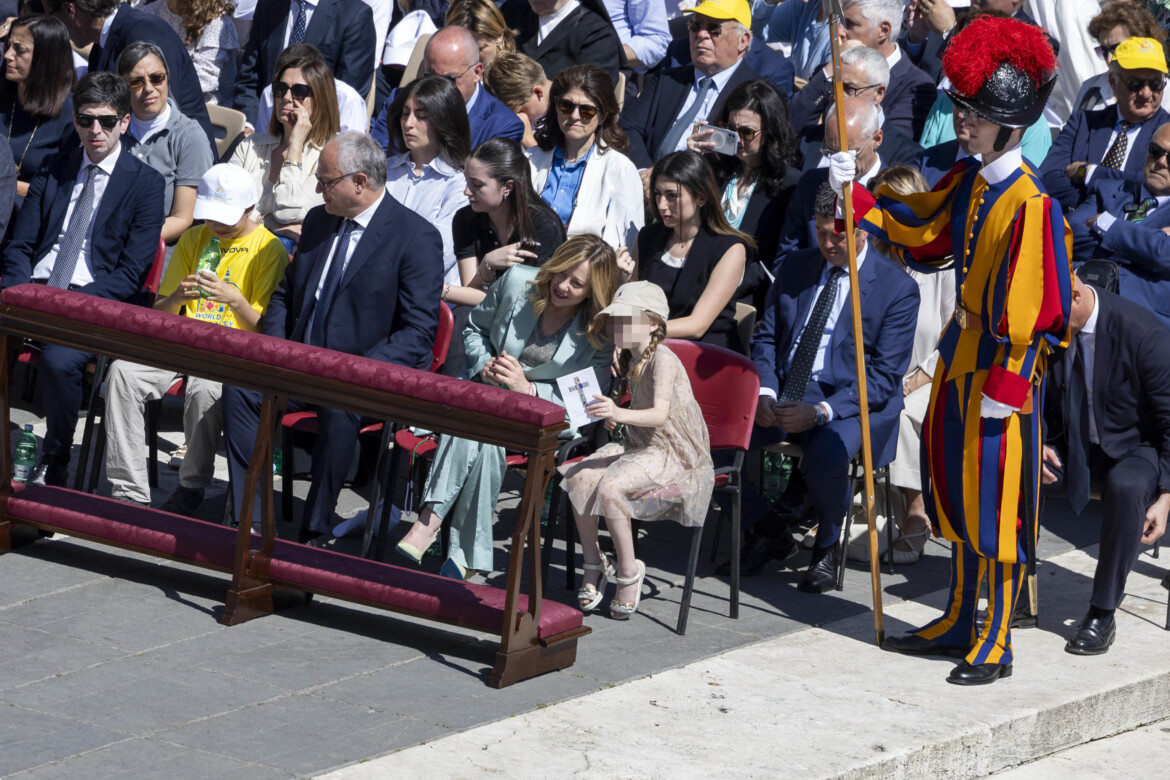 Il cordoglio per la morte del Papa: dal protagonismo di Meloni alla freddezza di Salvini | il ...