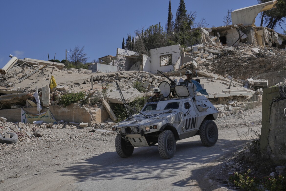 «Il più grave attacco» a Unifil. Crosetto: «Una scelta precisa» | il manifesto